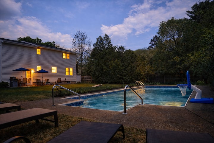 Saratoga Pool Firepit Grill Near Downtown & Track - Saratoga Springs, NY