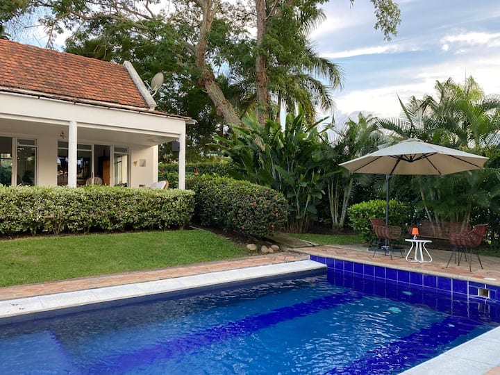 Exclusive House In A Golf Club - Ricaurte