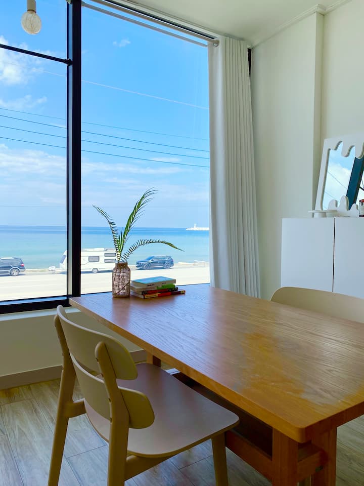 #바다뷰맛집#바다까지 10초#편의점1초#서핑강습#캠핑의자무료대여 - Pohang-si