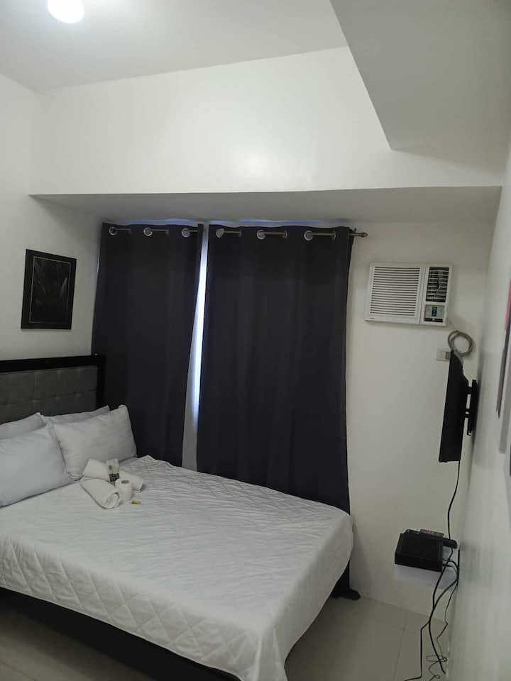 5 Staycation Infront Of Us Embassyw/pay Parking - Manila