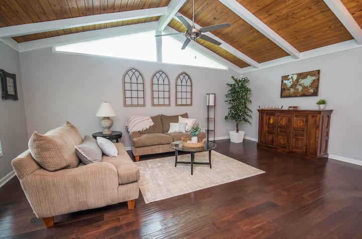 Charming Home In Peachtree City! - Peachtree City, GA
