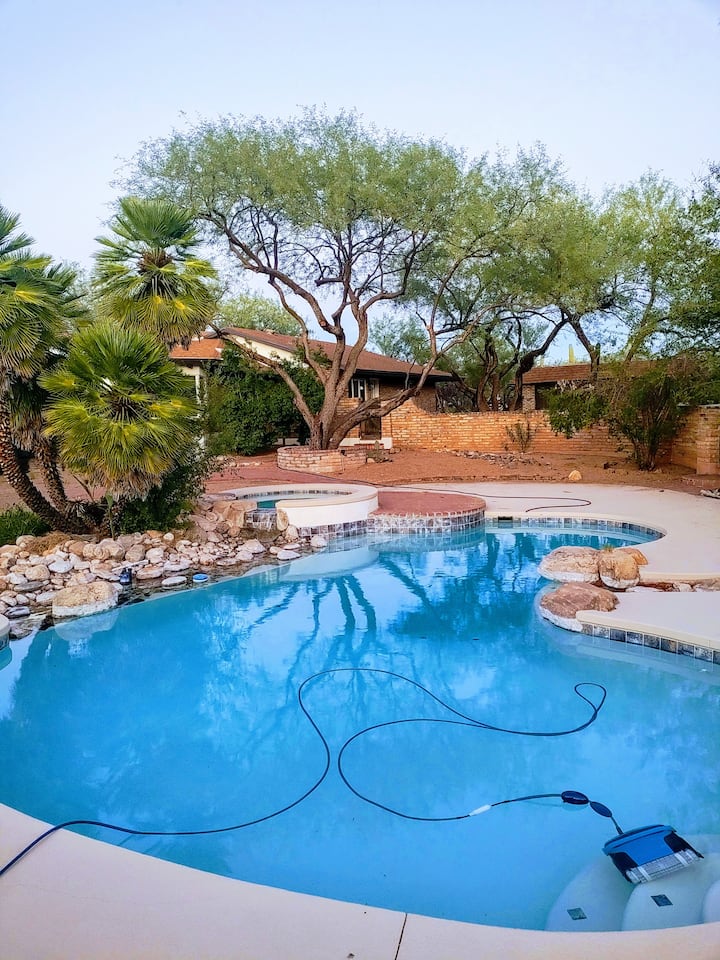 Alice's Wonderland (Pool, Hot Tub, Sabino Canyon!) - Tucson, AZ