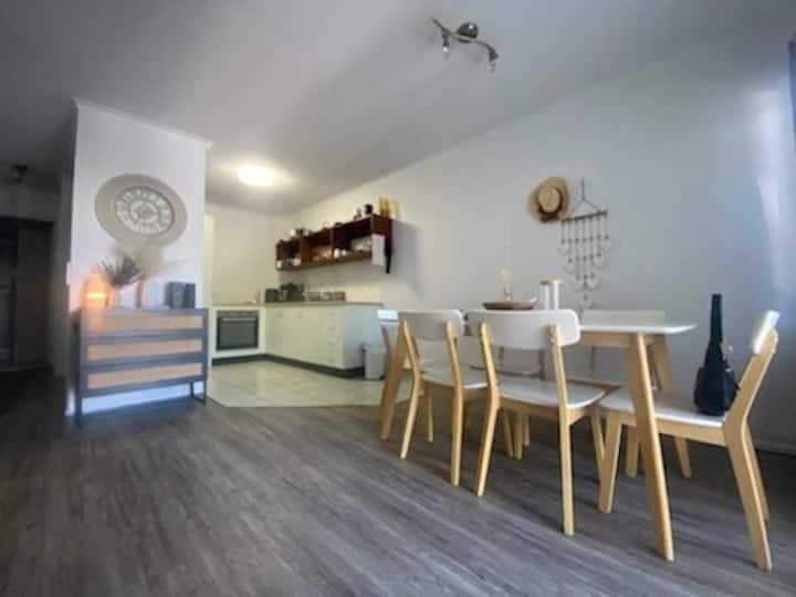 Coolum Central Cozy Apartment - Noosa
