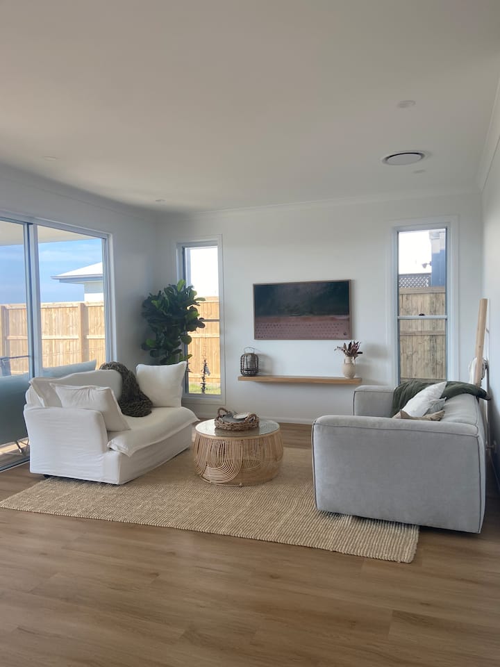 Family Escape With Pool & Stunning Views - Alstonville