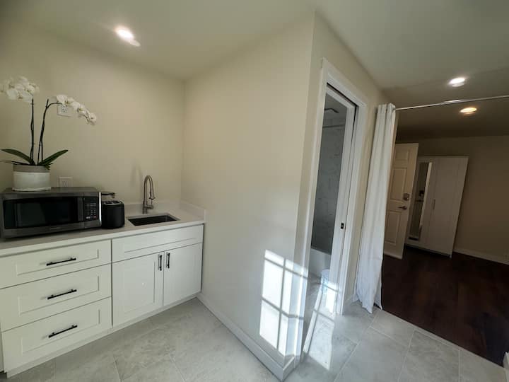 Deluxe Suite Near Microsoft - Bellevue, WA