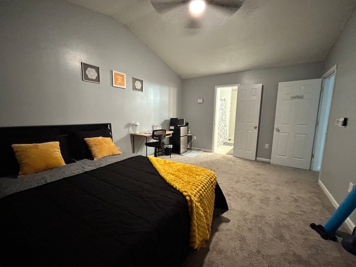 Unbothered Oasis - Raleigh Suite W/private Bath - Raleigh, NC