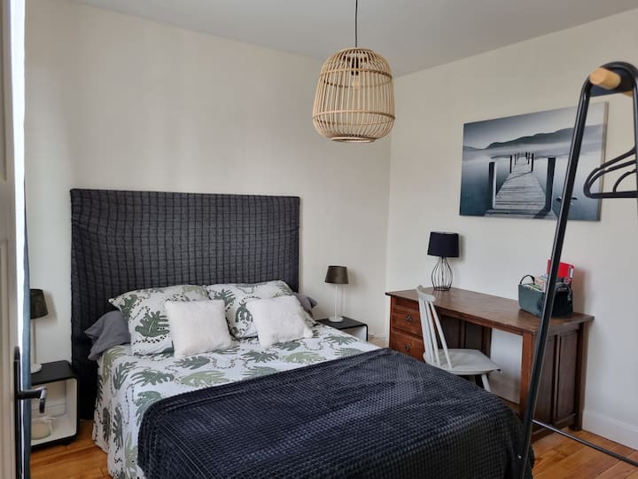 Chambre Dans Une Maison Dans Un Quartier Calme - Aurillac