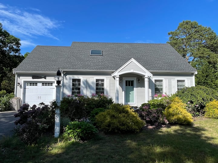 Cape Cod Getaway Spacious 2 Bedroom House - Falmouth, MA