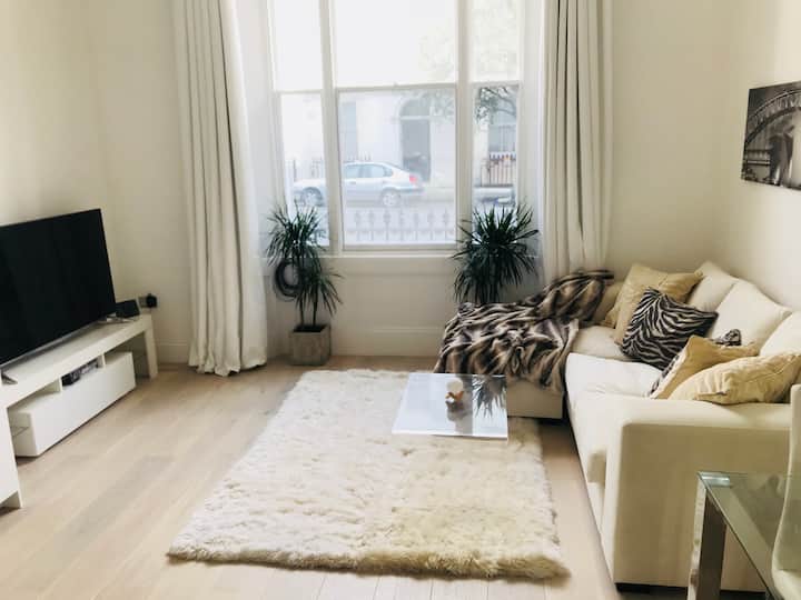 Modern Apartment Near Hyde Park - London, UK