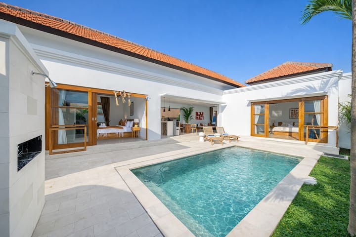Serene 2br Stay W Huge Pool, Beach Nearby & Garden - Canggu