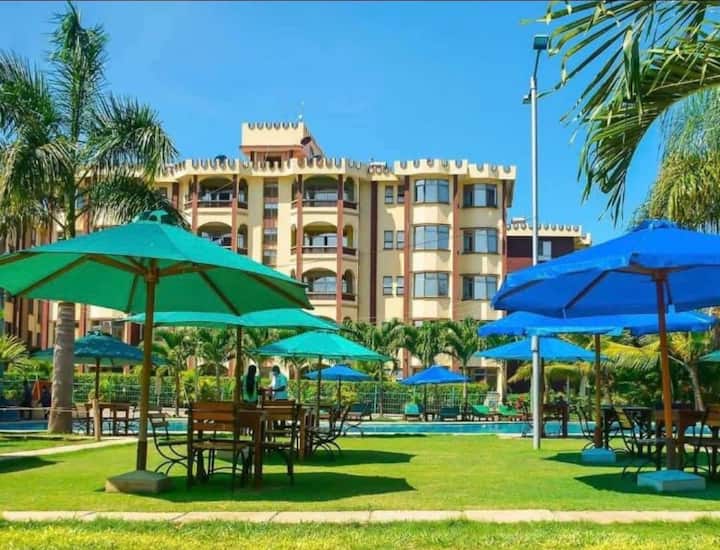 Sunset Paradise Holidays Homes 4-bedroom/6-beds - 몸바사
