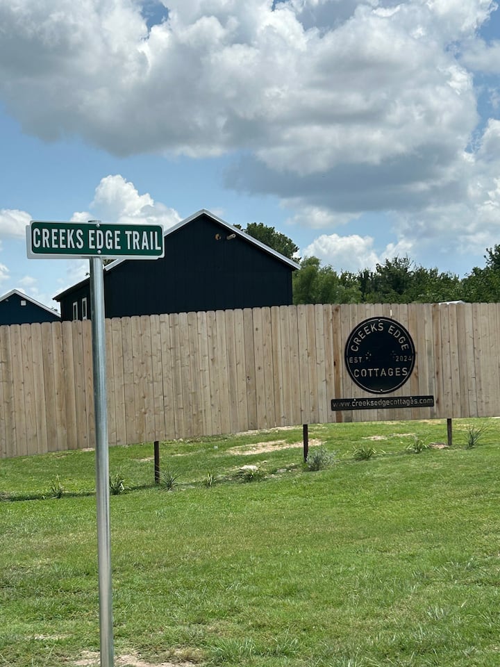 Carolyn At Creeks Edge Cottages - Stephenville, TX