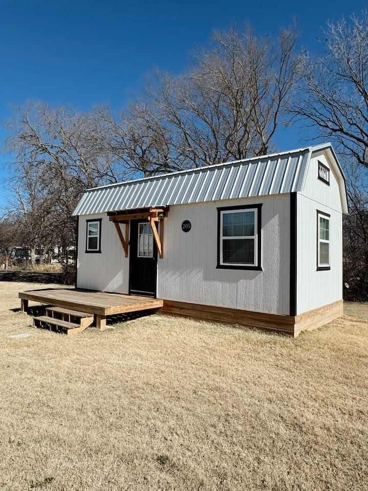 Lela At Creeks Edge Cottages - Stephenville, TX