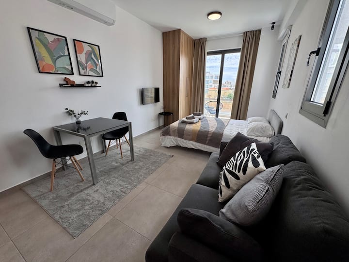 Stylish Studio With A Pool In Paphos, Universal - Paphos