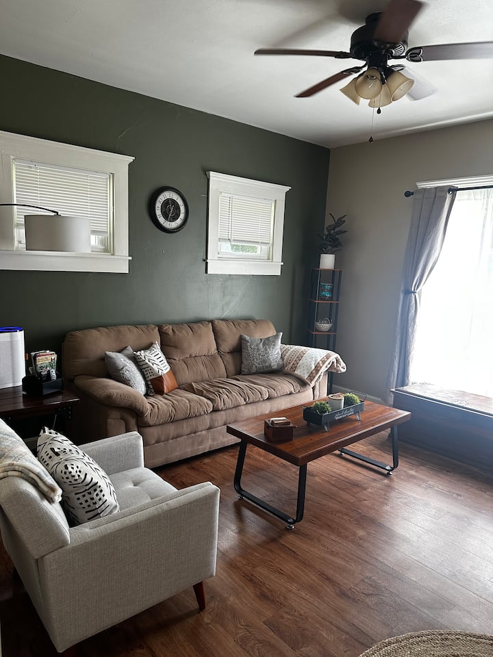 Rayburns Farmhouse Hocking Hills - Logan, OH