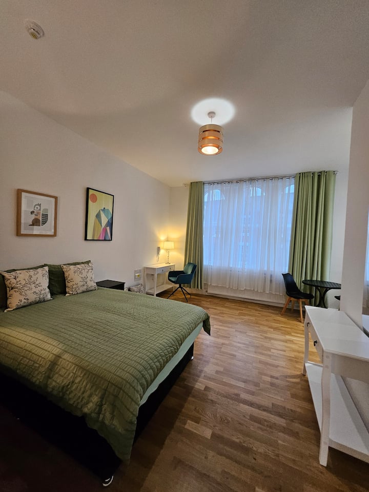 Central Chambers Suites/ Suite 1 - Leek