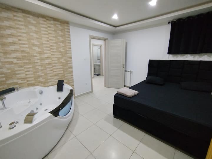F2 Jacuzzi & Sauna - Algiers [El Djazaïr]