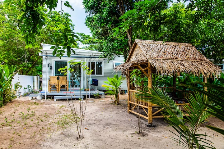 Superhost Beachfront Tiny House 70+ 5 Star Reviews - Ko Samui, Island