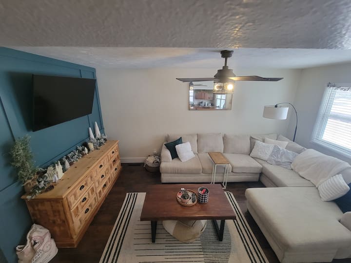 Private Upstairs, 4 Beds, 3 Rooms, Own Entrance! - Bellevue, NE