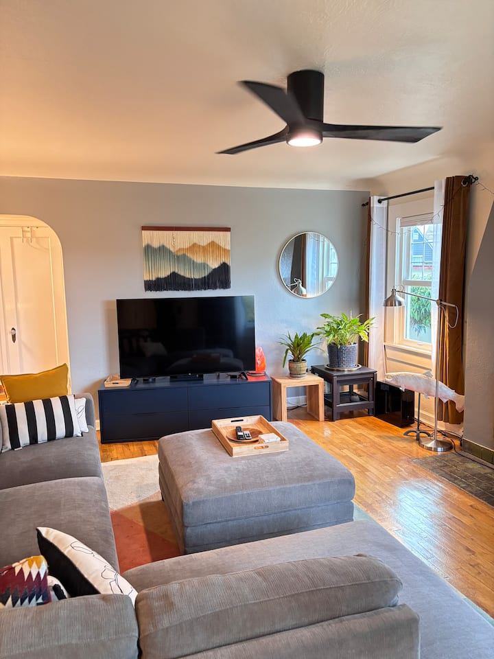 Private 2br House Downtown | Hot Tub & Fenced Yard - Bremerton, WA