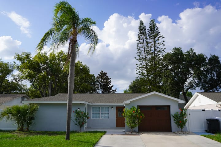 Entire House W/ Pool - Safety Harbor, FL