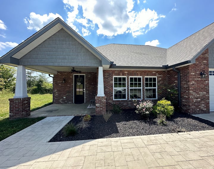 New Home In Heart Of Town! - Crossville, TN