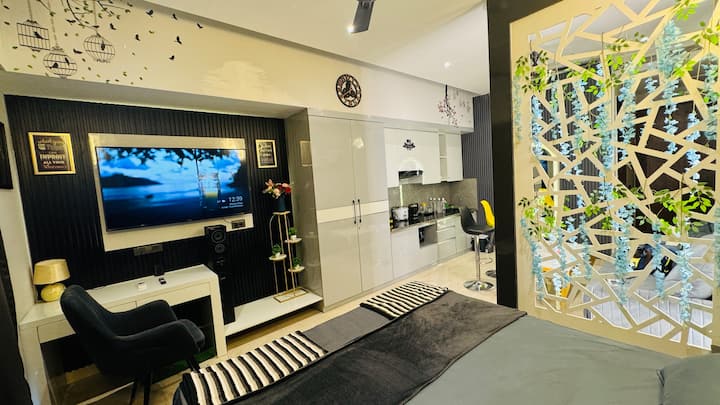 Leo's Den 09 - Ghaziabad