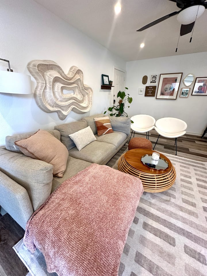 Cozy & Stylish Austin Riverside Condo - Austin, TX