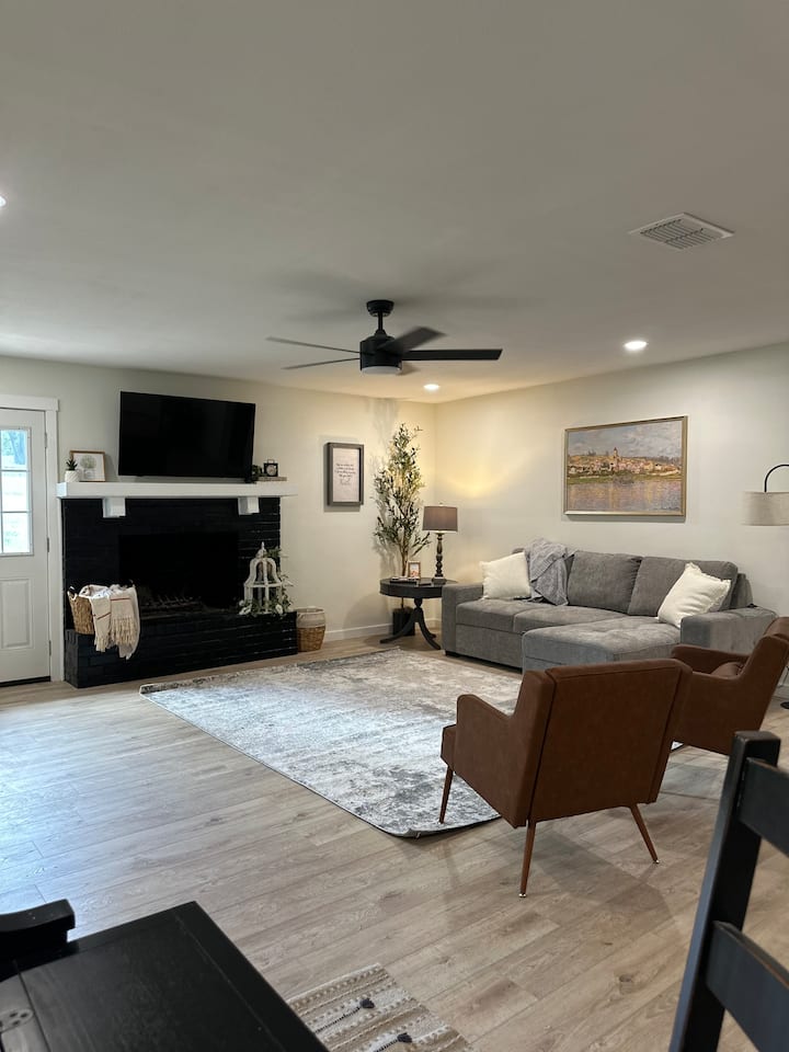 Hillside House Room 2 - Tyler, TX