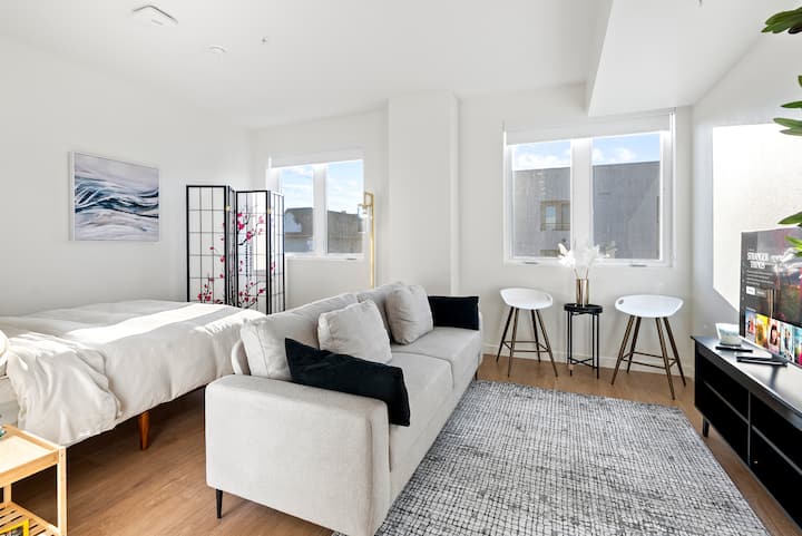 Modern West Hollywood 1bd| Free Parking, Pool, Gym - West Hollywood, CA