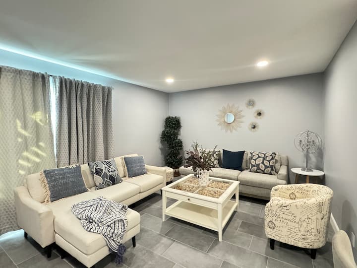 Cozy & Modern Family Home In Mira Mesa - Mira Mesa - San Diego