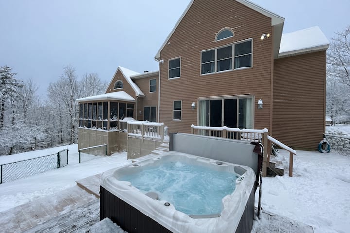 Secluded Luxurious Chalet With Pool And Hot Tub - Grafton Lakes State Park, Grafton