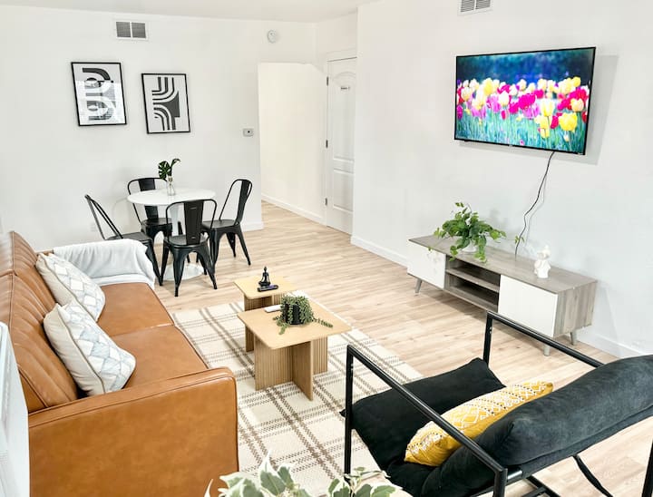 New And Modern 1bed/1bath- King Bed - Free Parking - 디모인