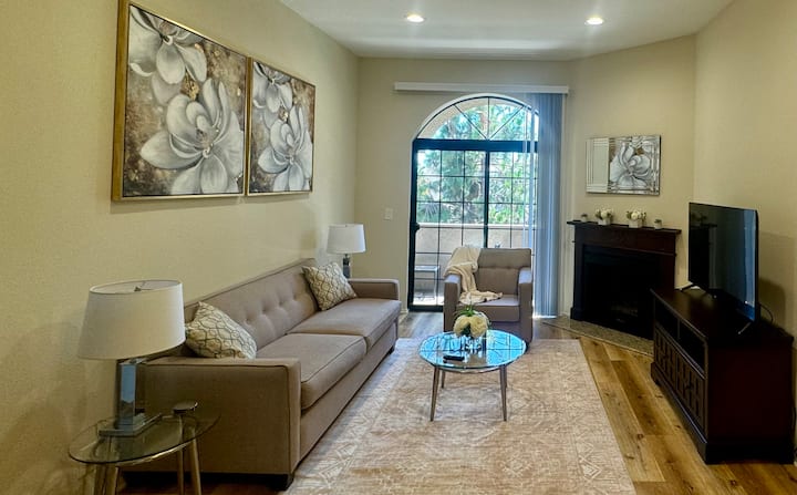 Westwood Retreat On Top Floor - Los Angeles, CA