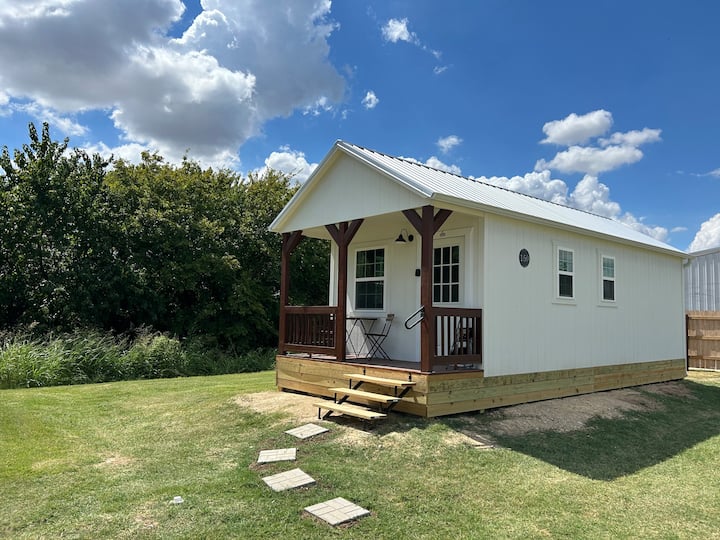 Lori At Creeks Edge Cottages - Stephenville, TX