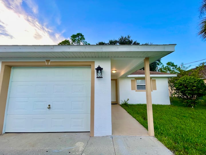 Cheap & Cozy Near The Beach - Palm Coast, FL