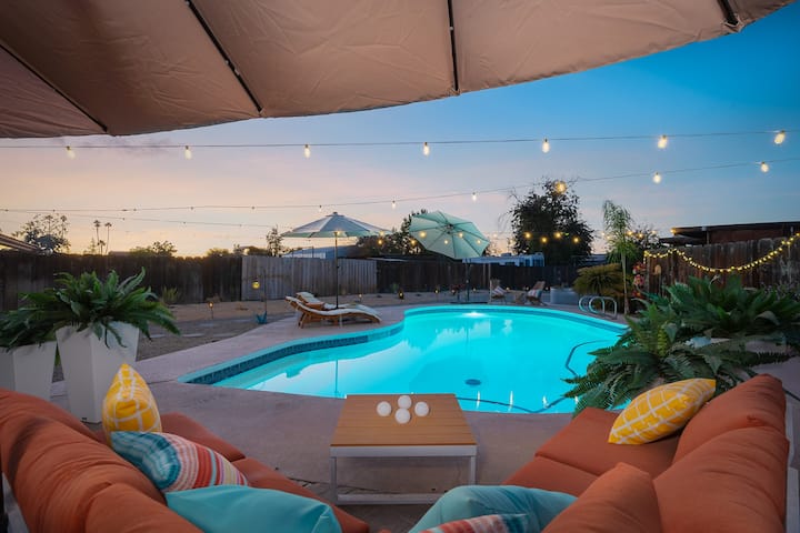 The Zen Den With Jacuzzi, Tiki Bar & Fire Pit - Bakersfield, CA
