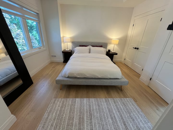 Private Bed With Attached Bathroom - Toronto