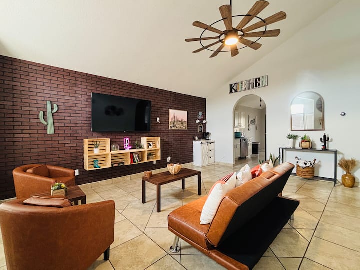 El Refugio Del Desierto - Southwest-inspired Home - El Paso, TX