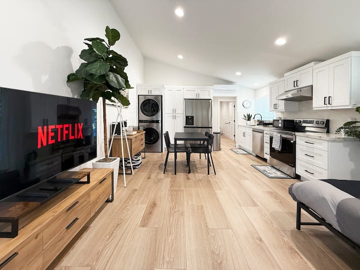 Modern 1br • Quiet • Parking • Near Disneyland - Whittier, CA