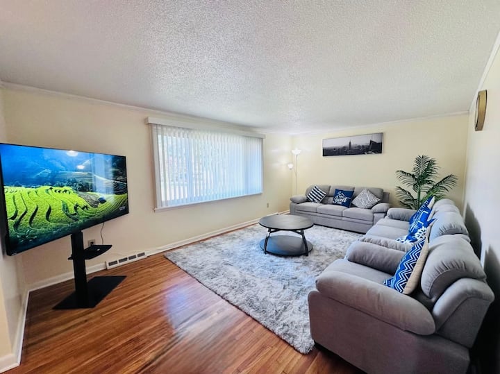 Spacious 3 Bedroom Near ~Niagara/highmark/airport - East Aurora, NY