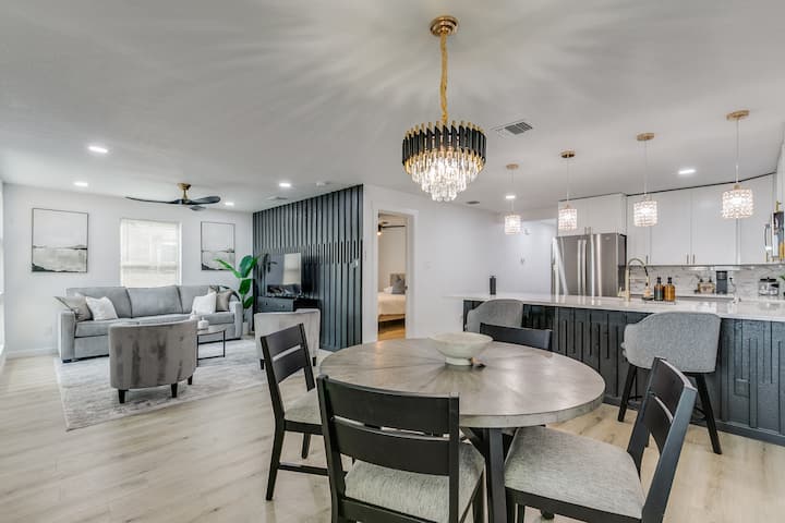 New! Modern Home Near Dt, Pearl, Fs Houston - San Antonio, TX