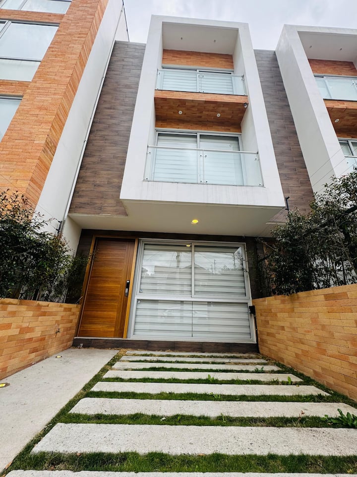 Casa Moderna 

Sector Mall Del Río - Cuenca