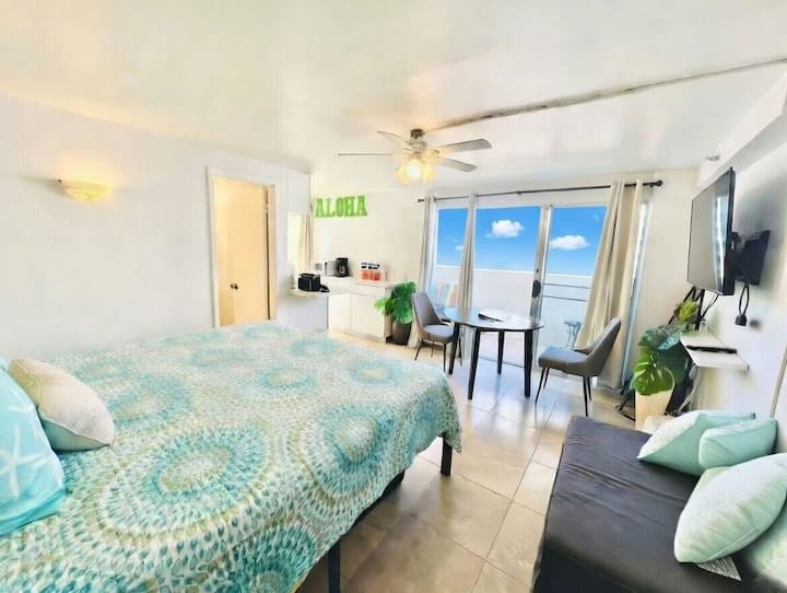 2 Min To Waikiki Beach | Sleeps 4 | 2 Balconies - Honolulu