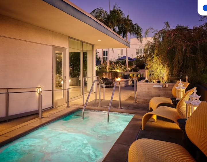 West Hollywood Sanctuary | Free Parking, Pool, Gym - Pico Union - Los Angeles