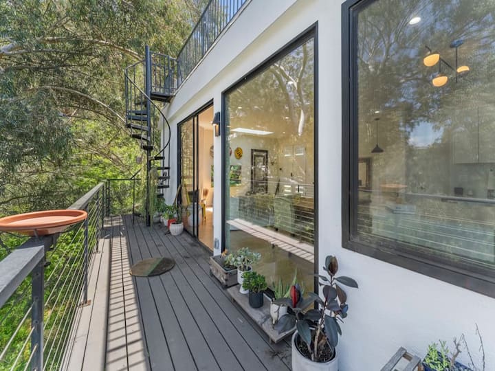 Hollywood Hills Canyon Residence 2bd | 2 Parking - West Hollywood, CA