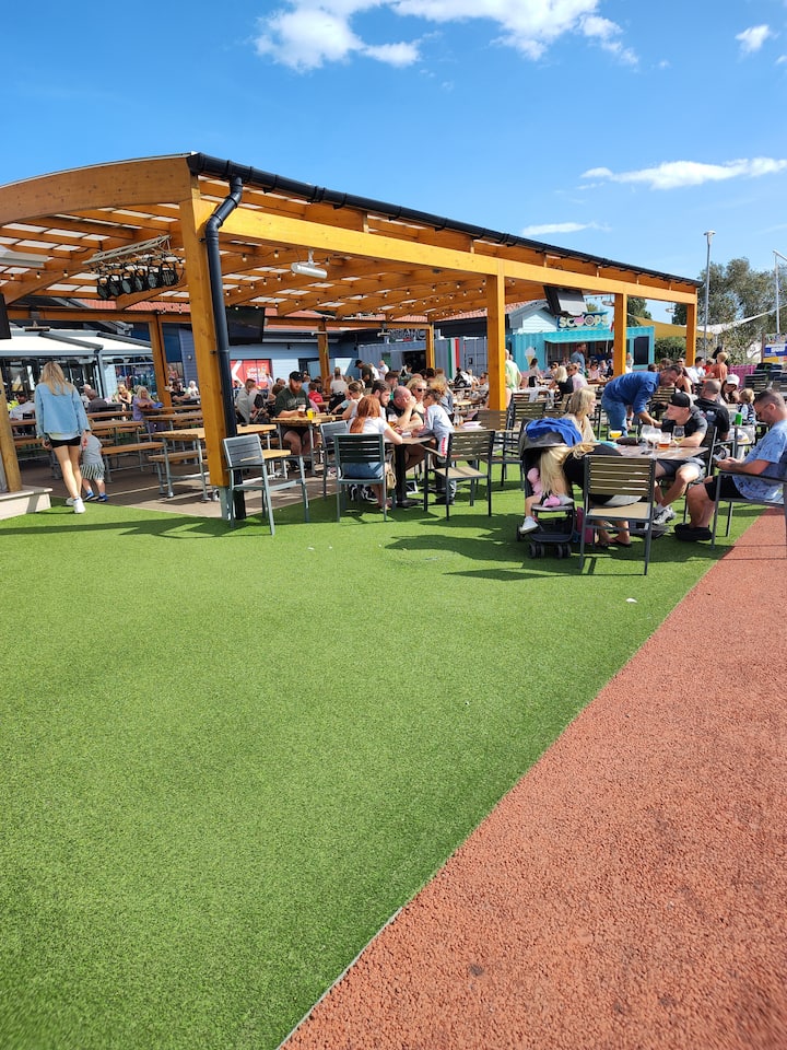 3 Bedrooms Caravan Or Rent "Tropicana Lodge". - Frinton-on-Sea