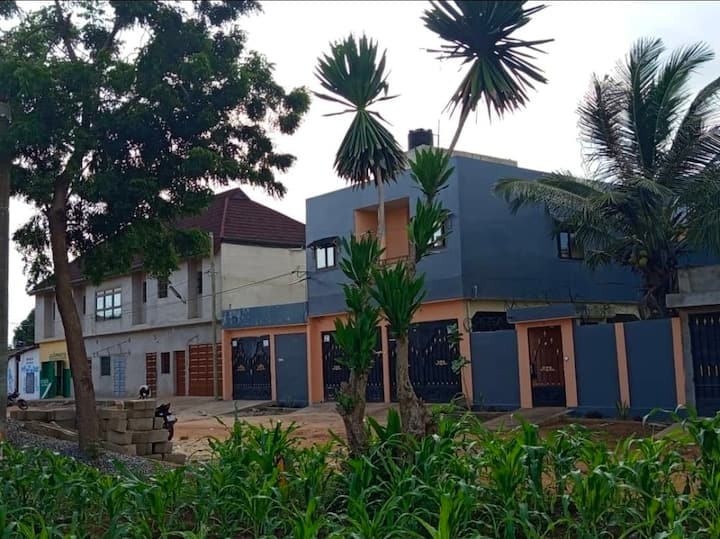 Appart. Chambre-salon Meublé + Garage - Togo