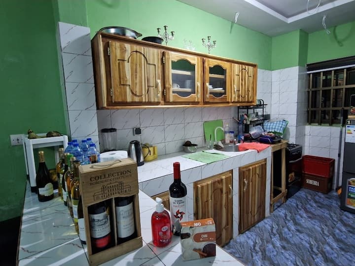 Appart. Chambre-salon Meublé + Garage - Togo