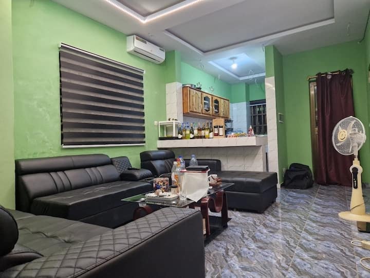 Appart. Chambre-salon Meublé + Garage - Togo